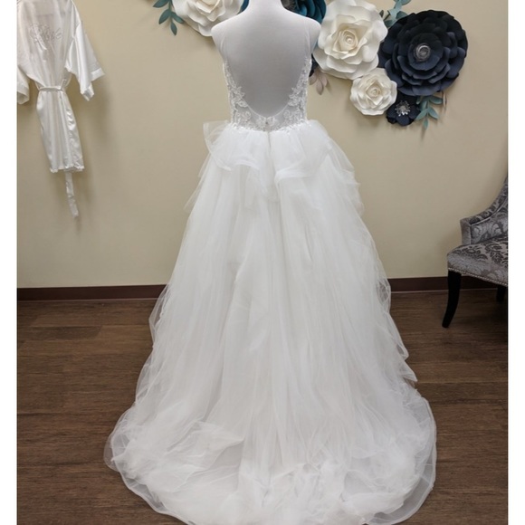 Dresses | Nwt Scoop Back Ball Gown Sample Size 12 Light Lace Tulle ...